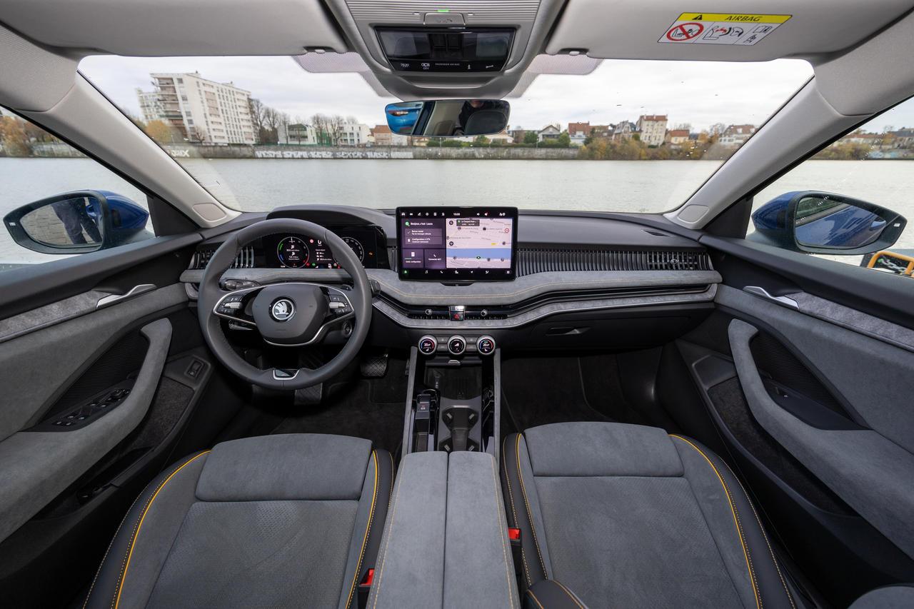 Photo 14 - Skoda Superb Combi interieur Lounge - Essai Skoda Superb ...