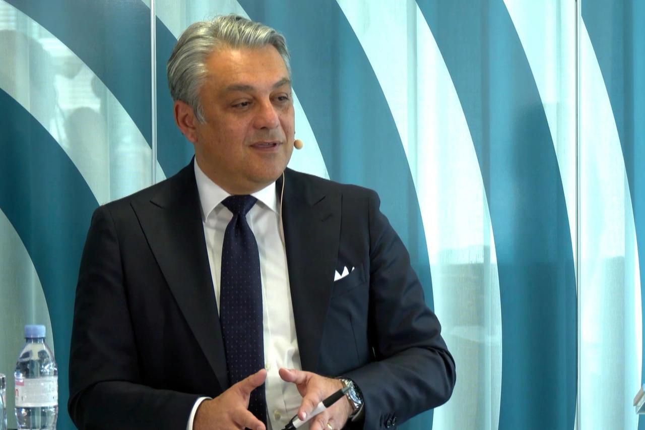 Photo 2 - luca de meo acea renault group - Stellantis de retour à l ...