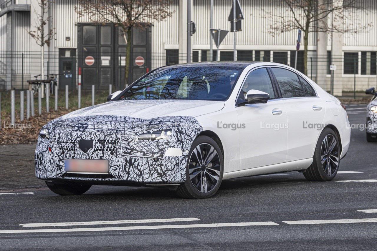 Photo 1 - Mercedes met au point la Classe C restylée sur route ouverte. - Mercedes Classe C ...