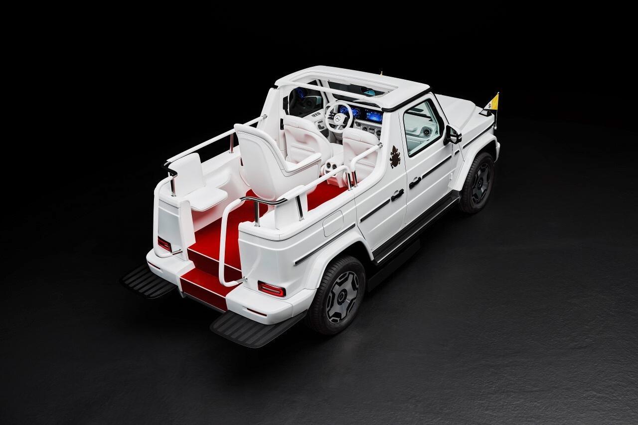 La première papamobile électrique du Pape François est un Mercedes Classe G