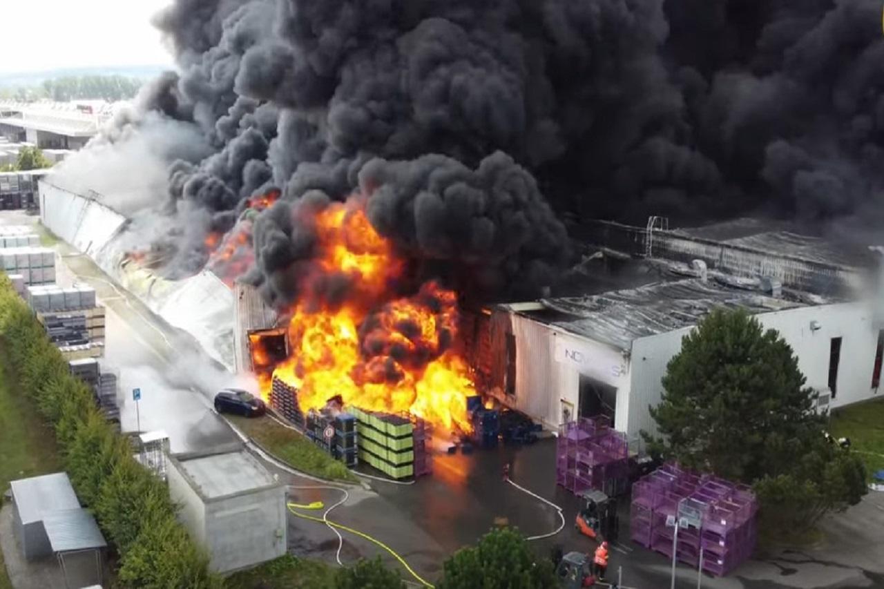 Photo 2 - incendie usine novares en republique tcheque - Victime d’un incendie en août 2023 ...