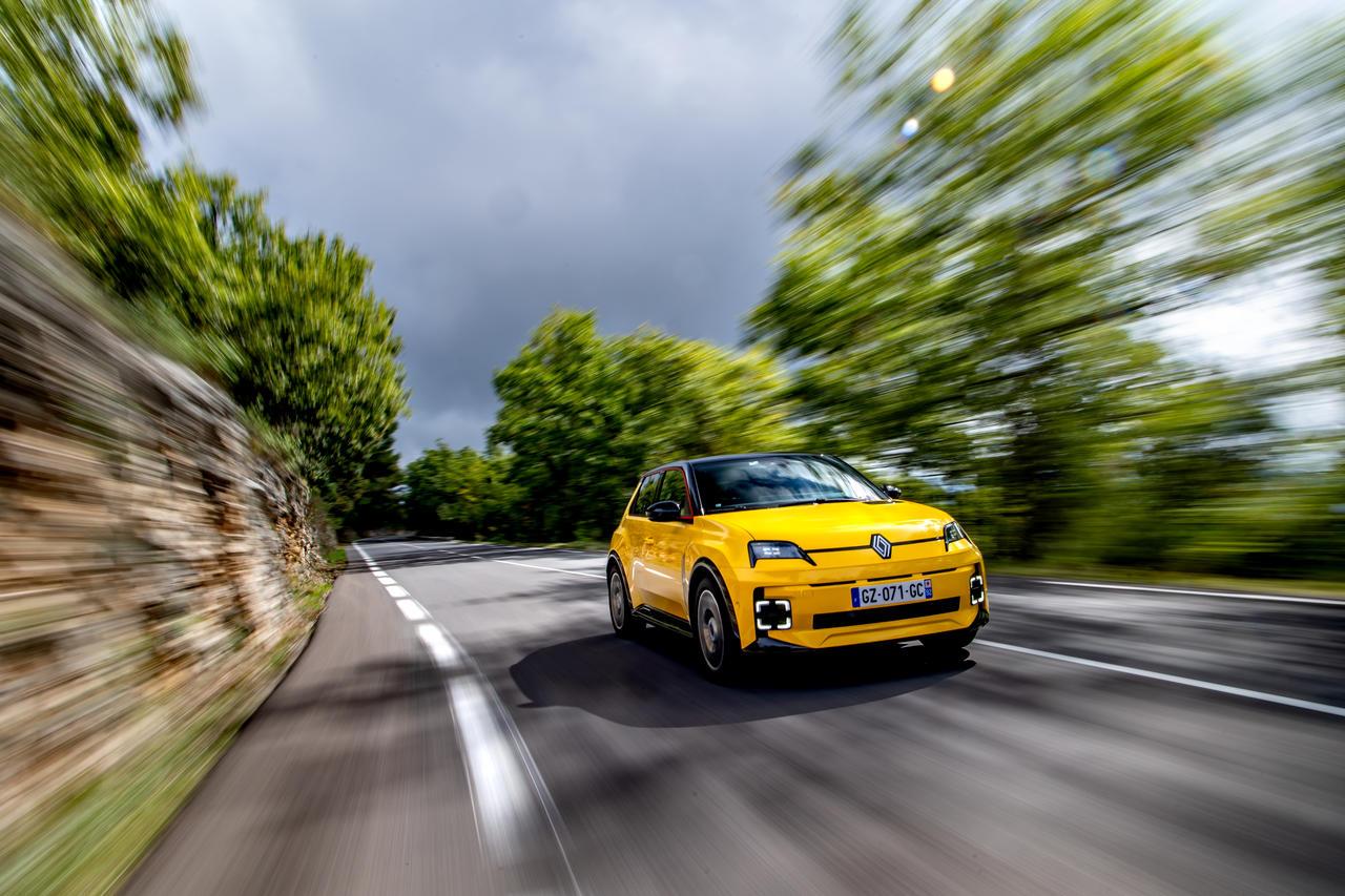 Photo 2 - renault 5 e tech jaune - Le marché des voitures neuves dans ...