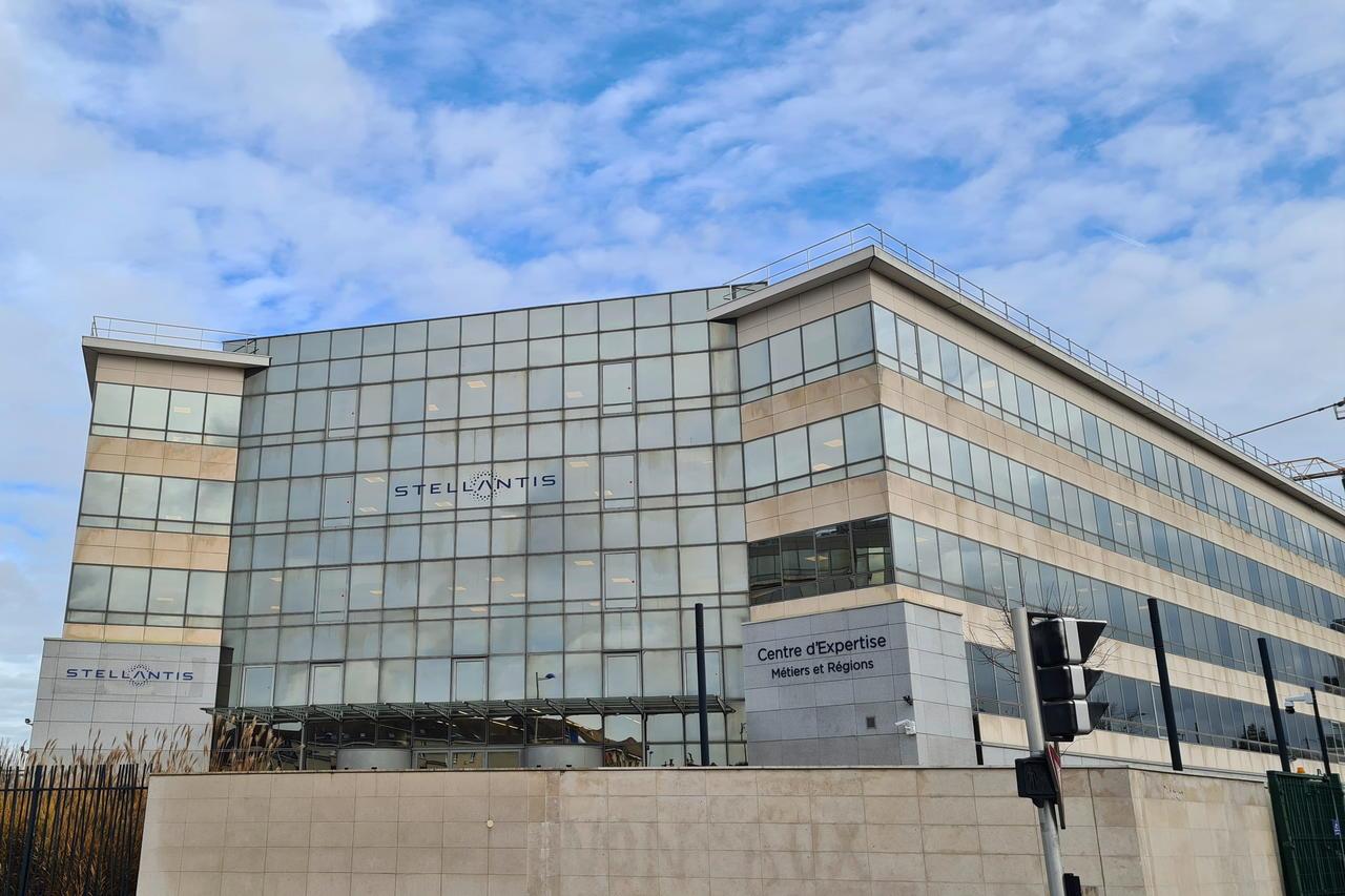 Stellantis. Carlos Tavares démissionne de son poste de P-DG avec effet ...