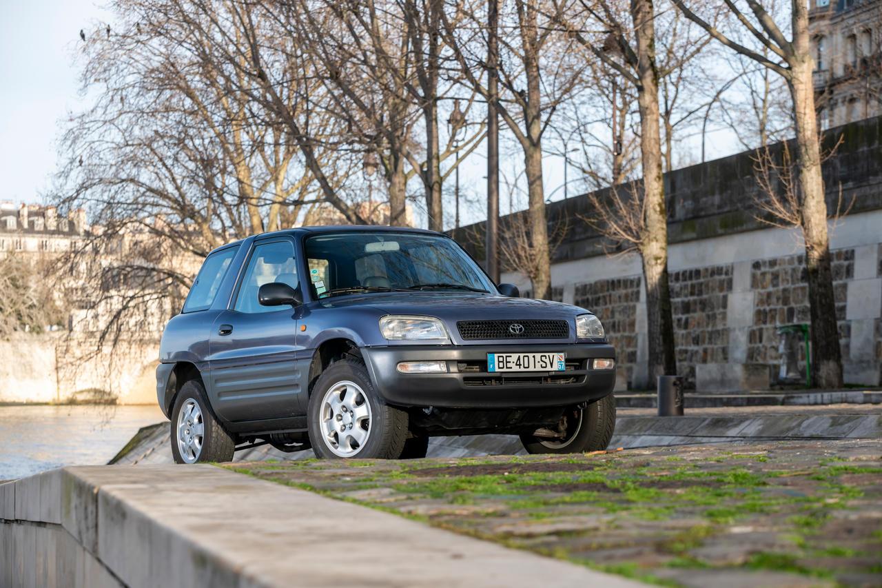 Photo 10 - Les SUV devinrent urbains en 1994 avec le Toyota RAV4. - SUV ...