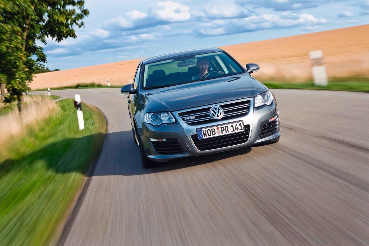 Photo 4 - En version R36, le petit six-cylindres développait 300 ch ...