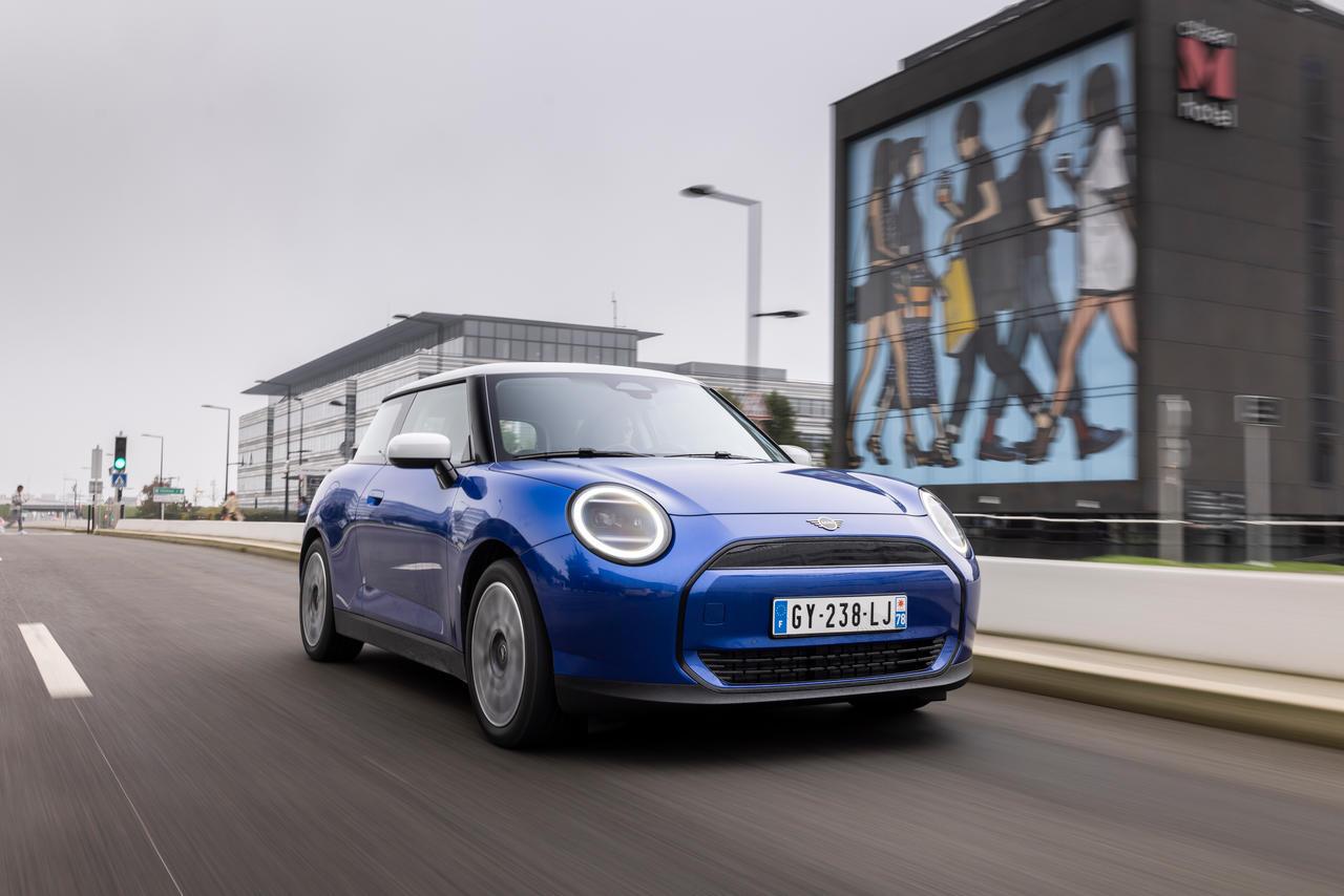 Photo 8 - N°24 - Mini Cooper E : 3 561 exemplaires (- 52,5 %) - Les 30 ...