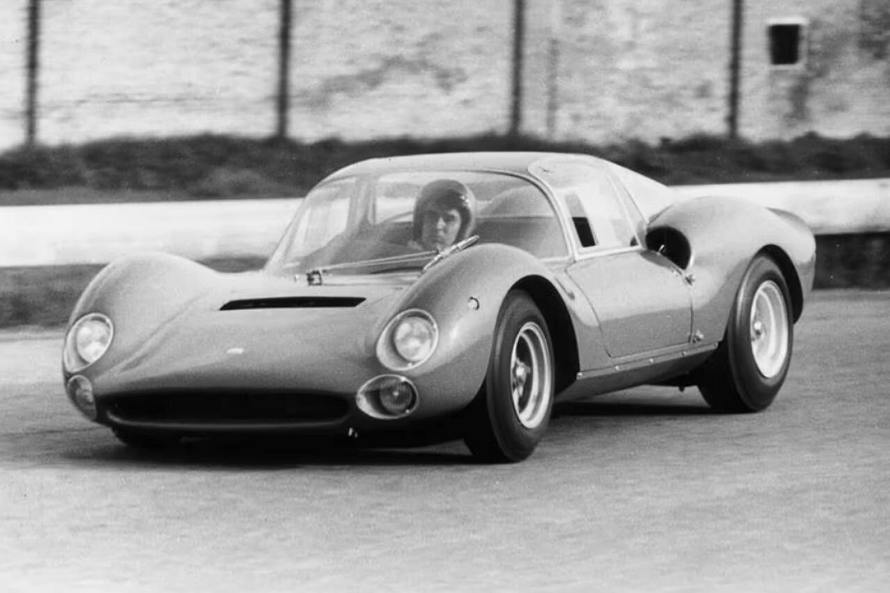 Photo 18 - Ferrari Dino 166 P (1965) : En 1965, le prototype de course ...