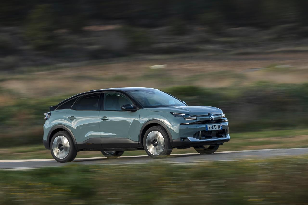 Photo 3 - Citroën C5 2025 sur route - Essai Citroën C4 Hybride 136 restylée : vice-championne ...