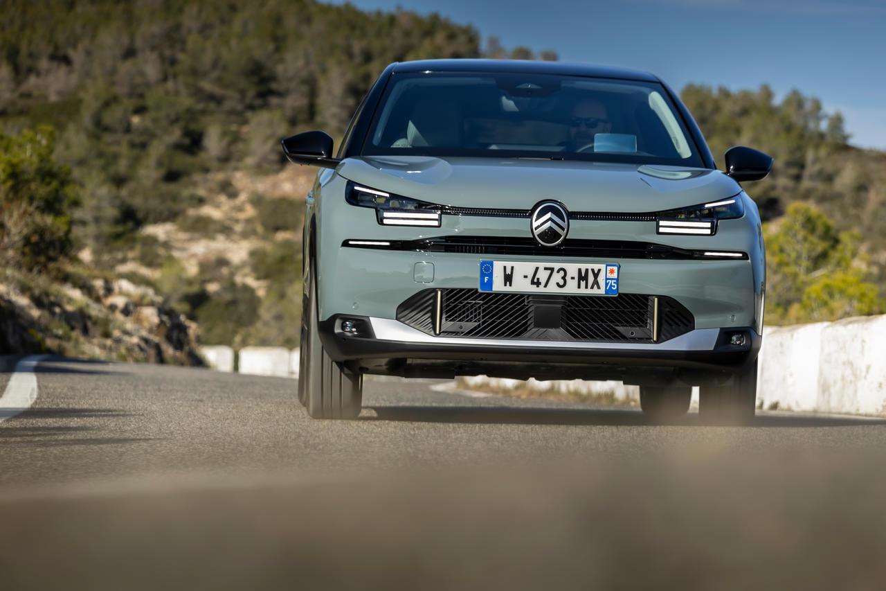 Photo 19 - Citroën C4 Max vue de face avant - Essai Citroën C4 Hybride ...