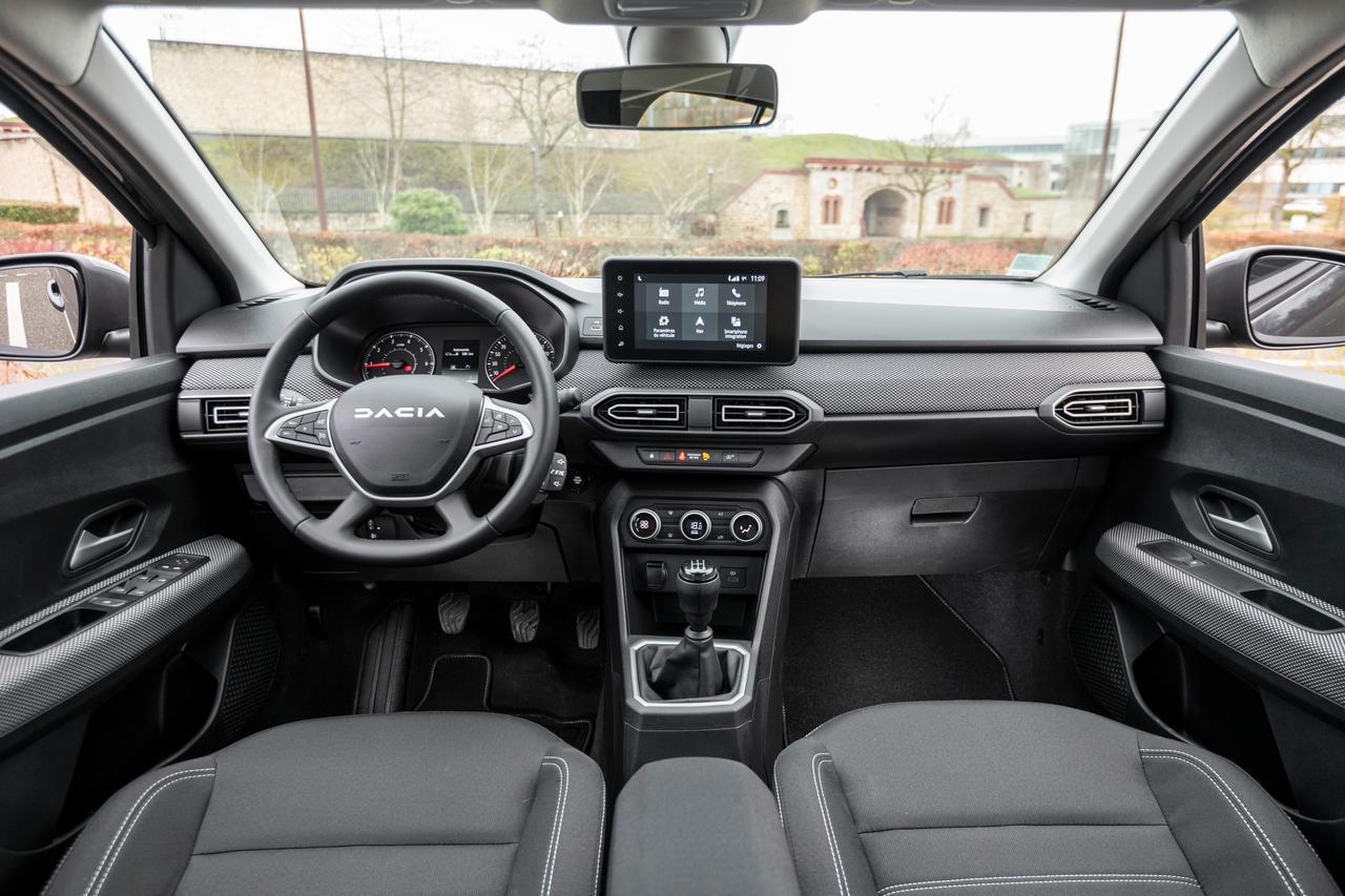 Photo 25 - Sandero Essential interieur - Guide d'achat. Toutes les ...