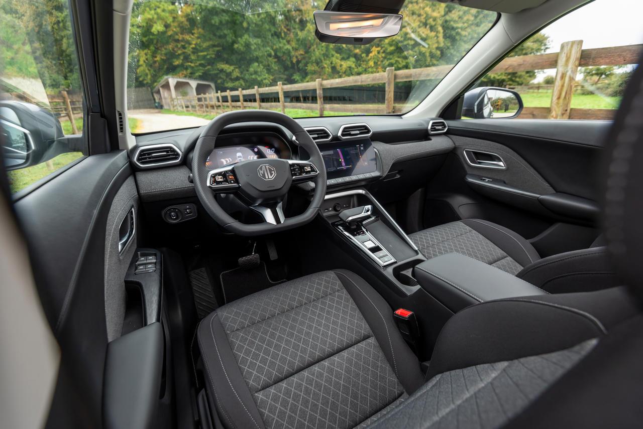 Photo 11 - interieur MG ZS 2024 Standard - Essai MG ZS (2024). Notre avis sur le SUV hybride à ...
