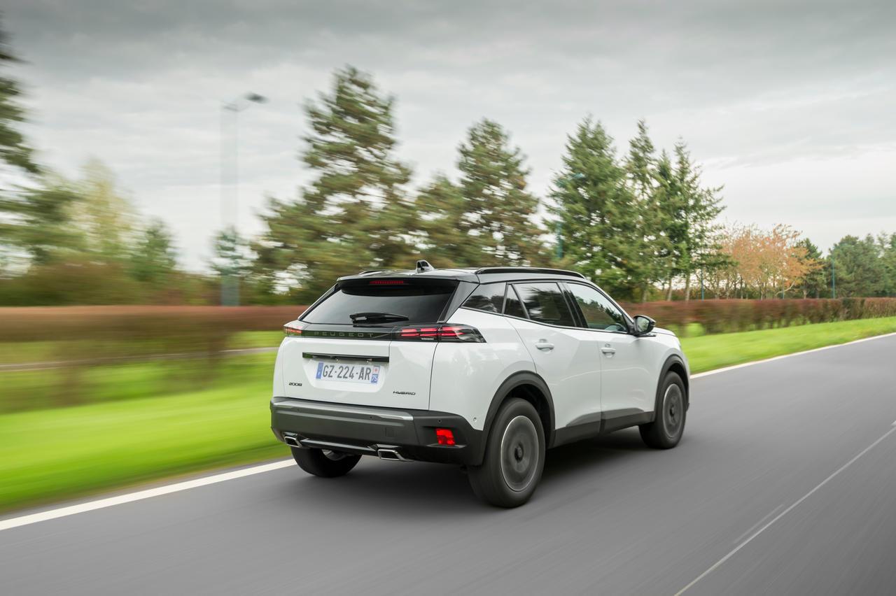 Photo 6 - Vue roulante arrière Peugeot 2008 Hybrid - Essai comparatif ...
