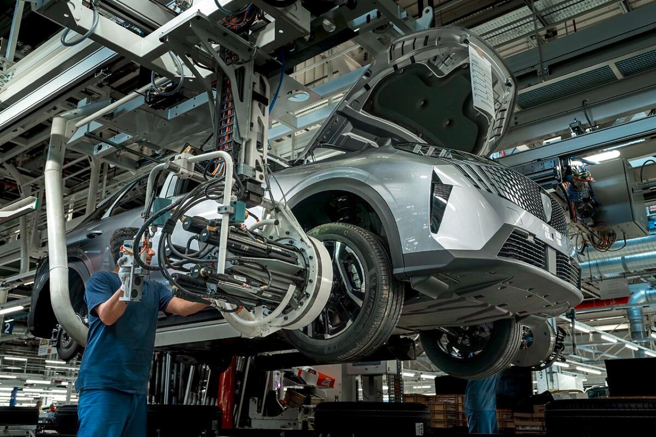 Photo - peugeot 3008 usine stellantis sochaux france - Peugeot 3008 ...