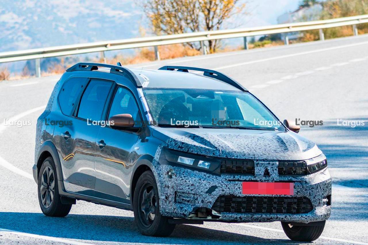 Photo 7 - dacia jogger 1.8 hybrid 2026 - La Dacia Sandero 3 sera restylée en 2026 et passera à l ...