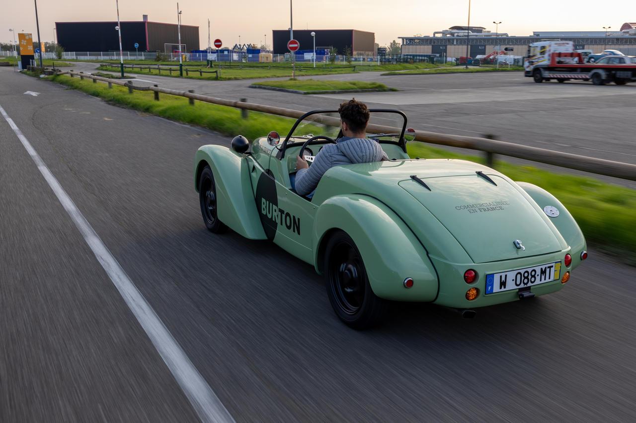Essai vidéo Citroën 2CV roadster. On a testé la craquante 2CV Burton