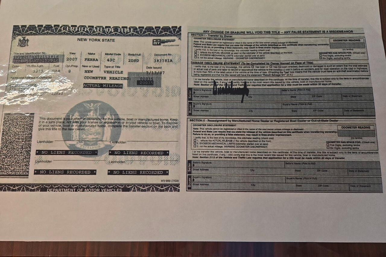 Photo 11 - Certains documents d'époque portent la signature de Donald Trump. - La Ferrari F430 ...