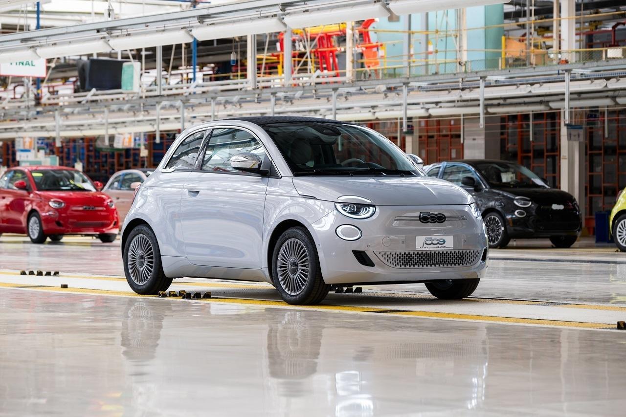 Photo 5 - Toute la gamme Fiat 500 est produite à Mirafiori, en Italie. - Fiat 500 Ibrida (2025 ...