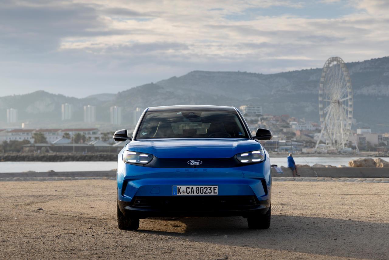 Photo 2 - ford capri electric bleu - Carnet de commandes Ford. L'objectif CAFE, une mission ...