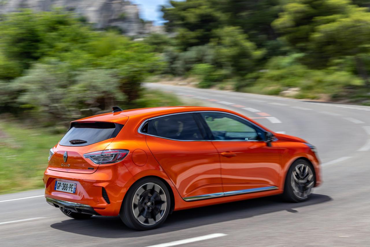 Photo 10 - Le système hybride de la Clio est fluide et assez discret ...