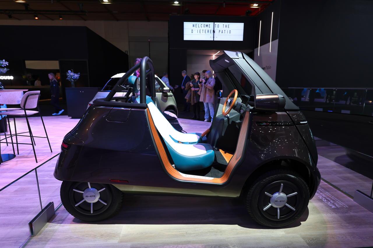 Photo - L'accès se fait par les côtés, ouverts. - Microlino Spider ...