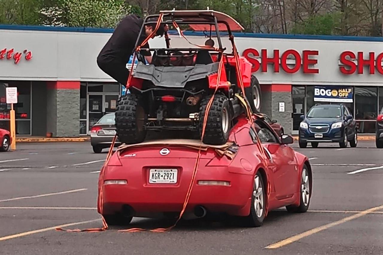 Photo - nissan 350 Z buggy sur le toit insolite - Les chargements les ...