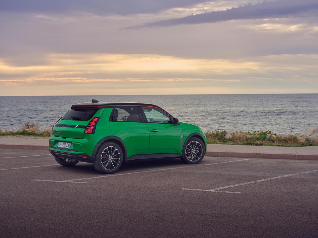 Photo 2 - Le coloris vert pop est désormais facturé 800 €. - Nouvelle ...