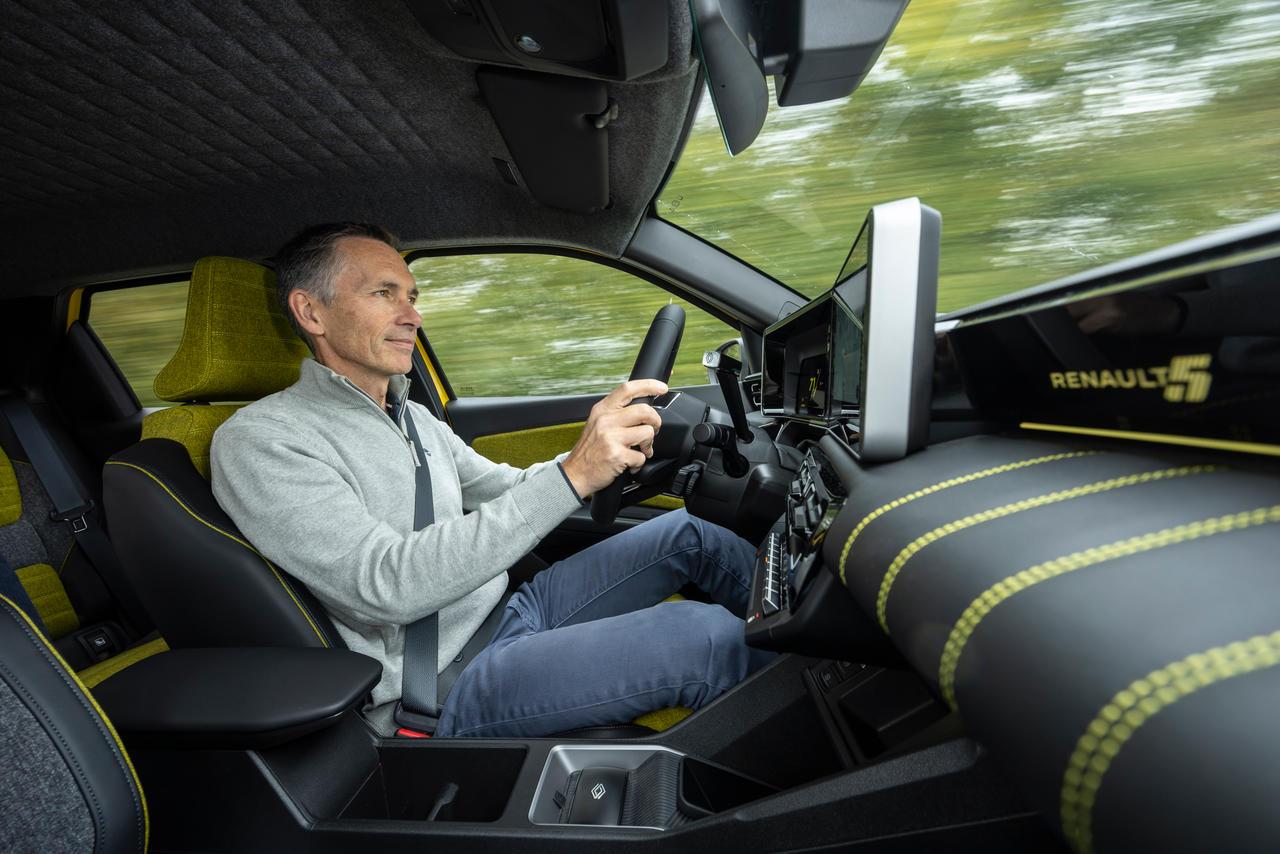 Photo 11 - au volant de la renault 5 electrique 2024 - Essai Renault 5 (2024) : notre avis après ...