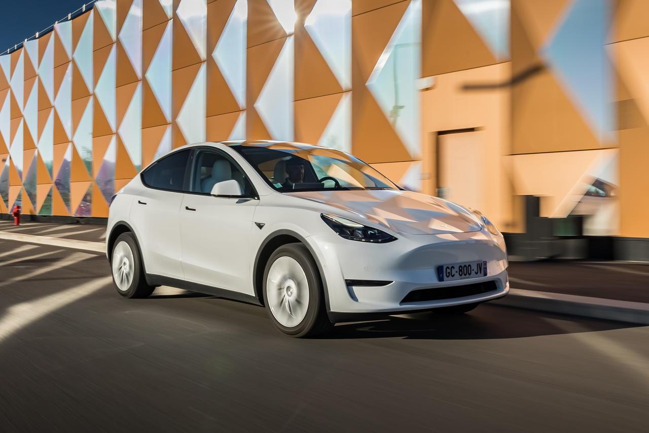 Photo 3 - tesla model y blanc 2021 - L’irrésistible ascension de BYD se ...