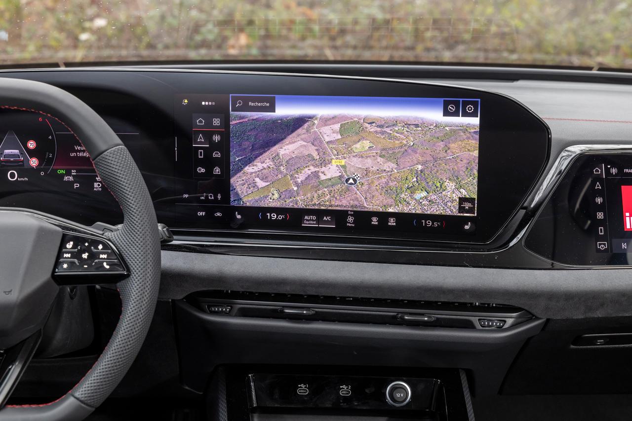 Photo 11 - Audi A5 Avant ecran tactile GPS satellite - Essai comparatif. La nouvelle Audi A5 ...