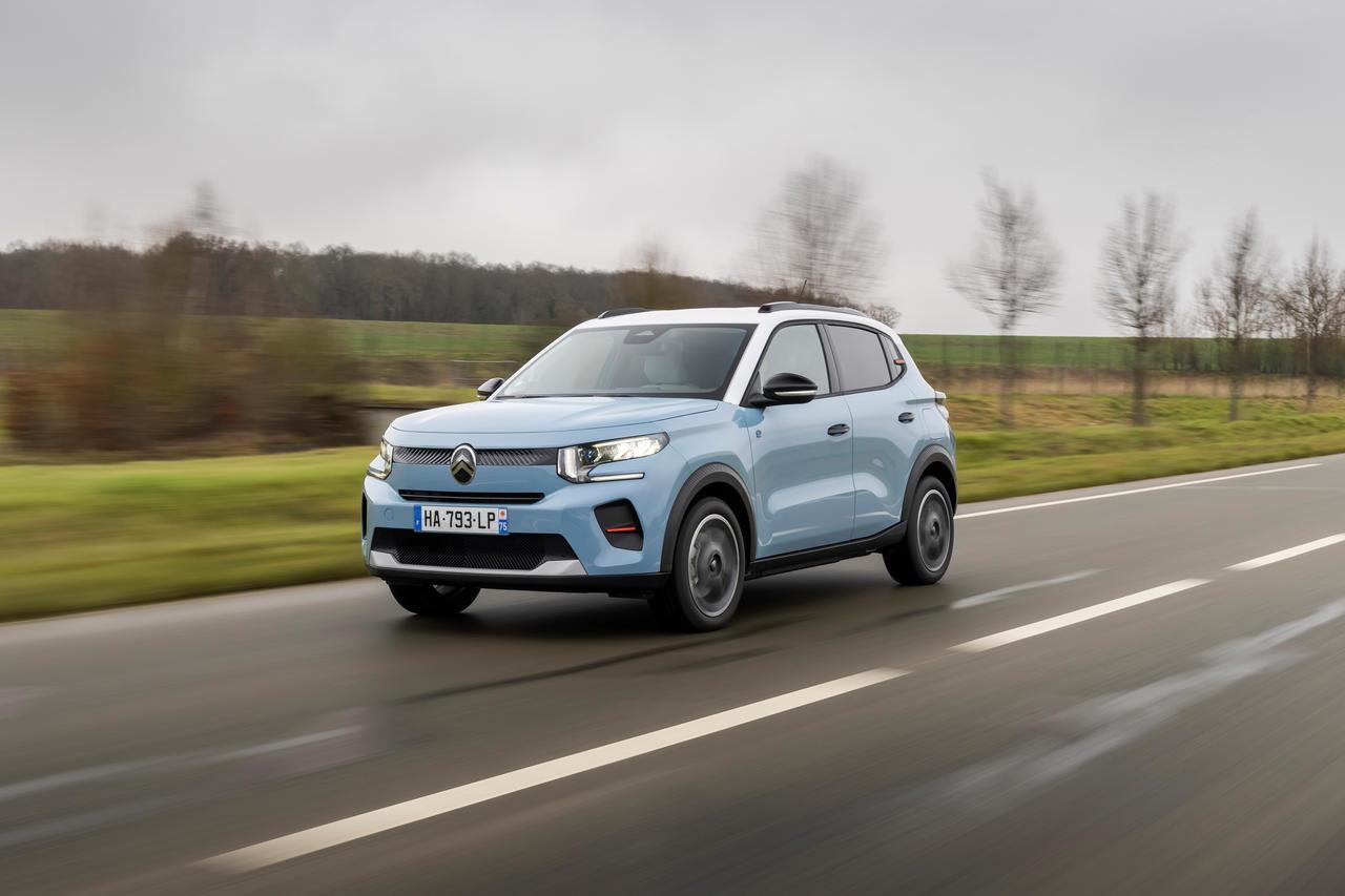 Photo 7 - Citroën ë-C3 vue avant sur route - Essai comparatif. La ...