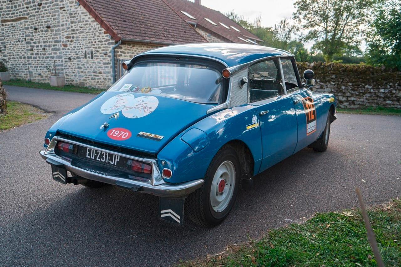 Photo 2 - La voiture fut préparée par le département sportif de Citroën ...