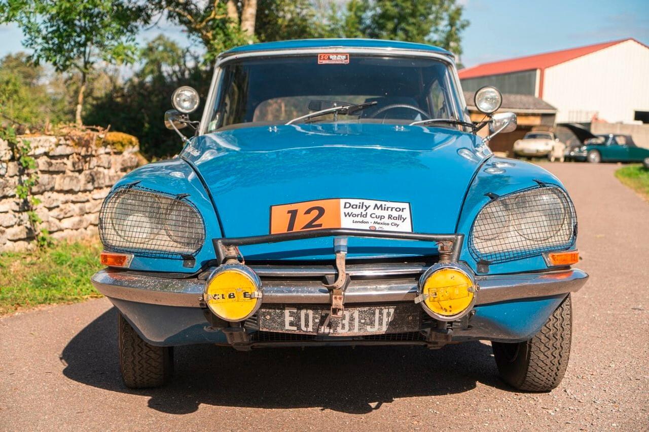 Photo 3 - Laissée à l'abandon durant des décennies, l'auto a trouvé une ...