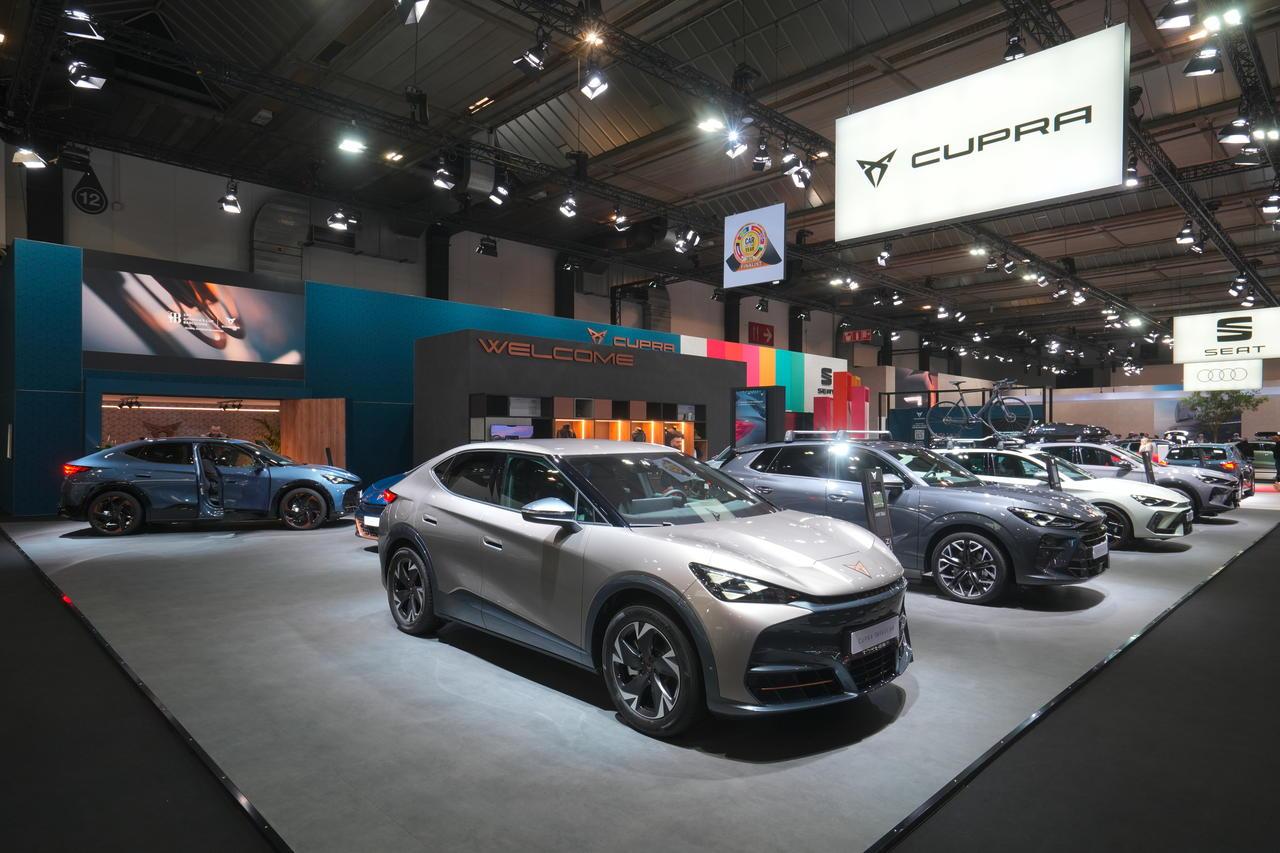 Photo 10 - cupra stand salon bruxelles 2025 - Groupe Volkswagen. De ...