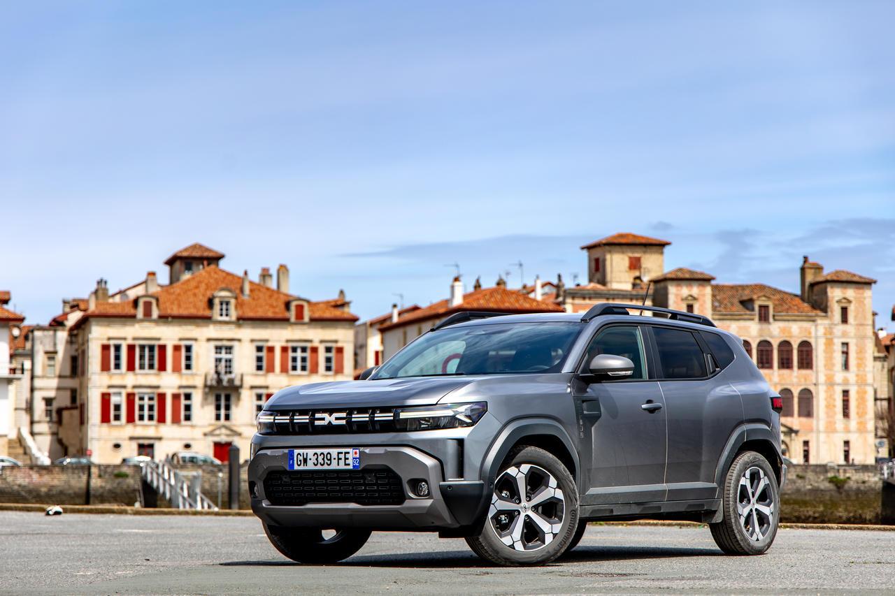 Dacia Stepway 2.0 (2027). Le SUV urbain sera hybride mais aussi électrique