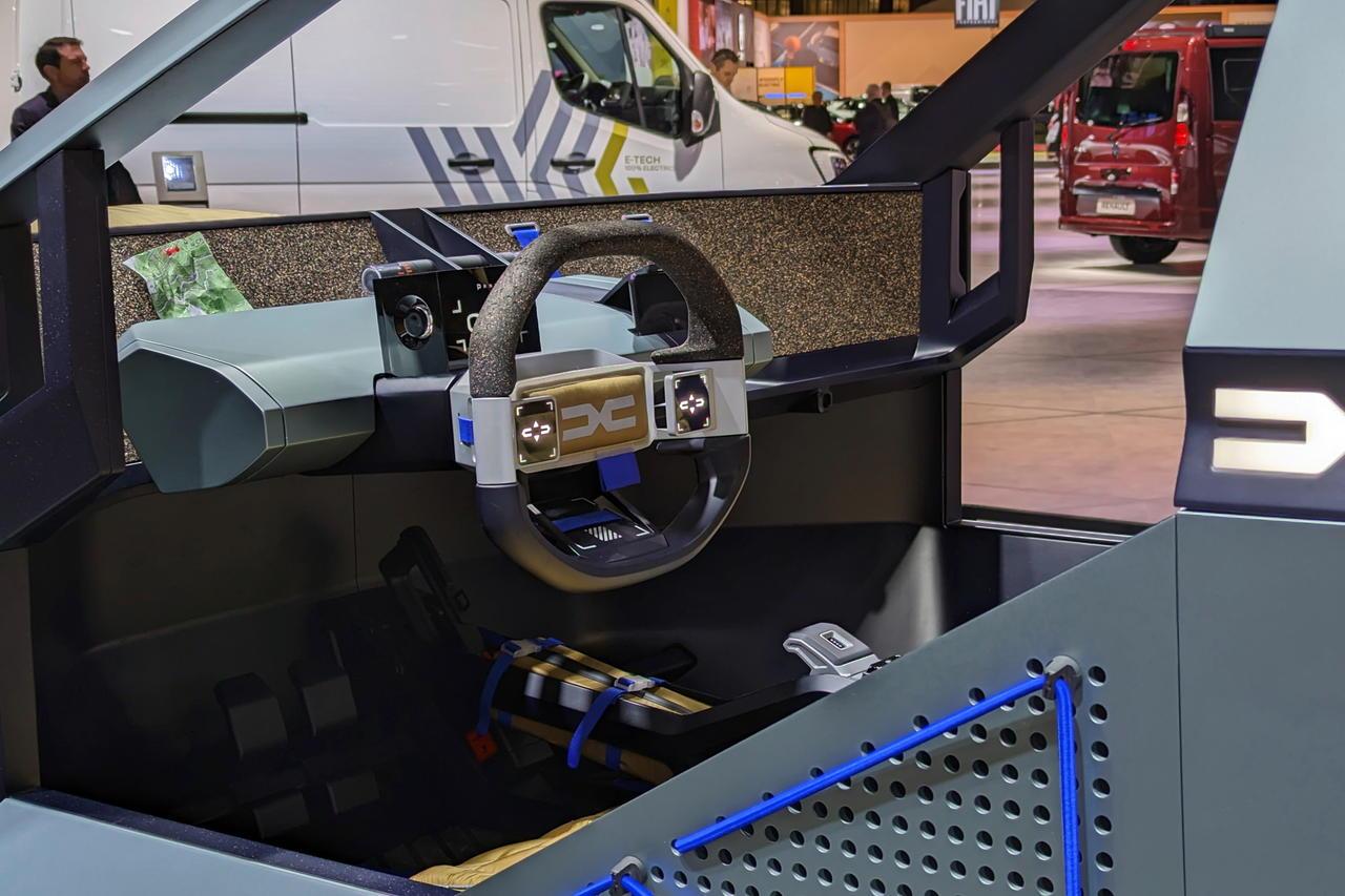 Photo 8 - L'habitacle épuré et la présentation minimaliste se ...