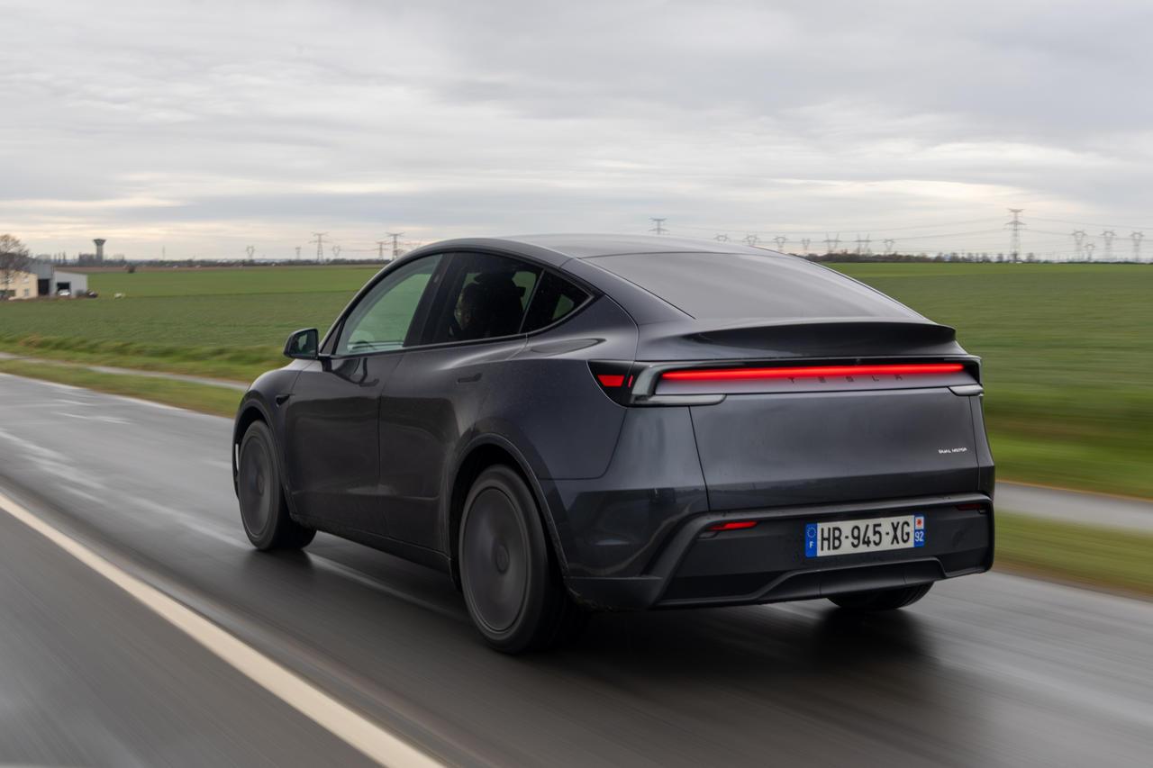 Essai Tesla Model Y restylé (2025). Il coche enfin la case confort