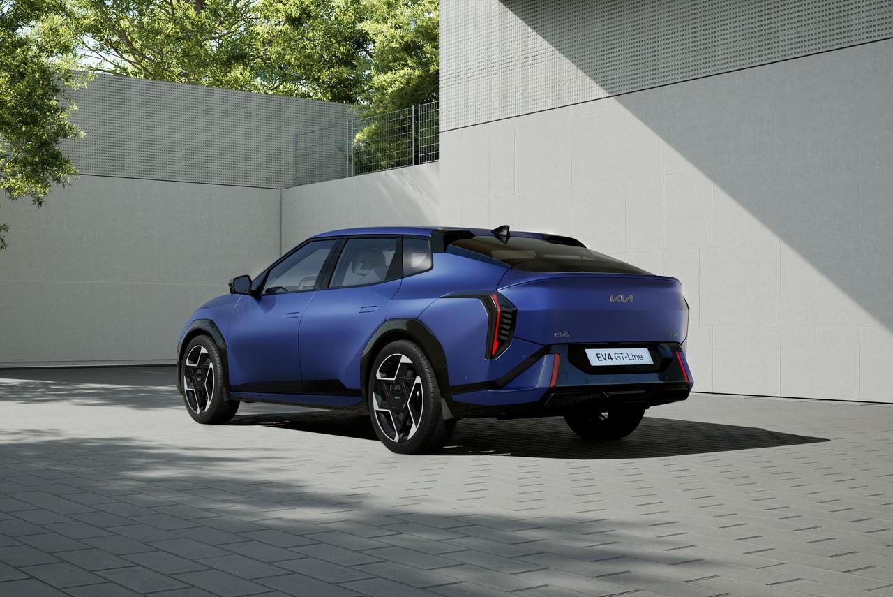 Photo 11 - La forme de l'EV4 tricorps lui permet d'atteindre 610 km d'autonomie WLTP. - Kia EV4 ...