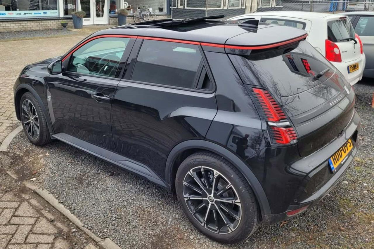 Renault 5 (2025). La citadine avec un toit ouvrant ? Oui cela existe