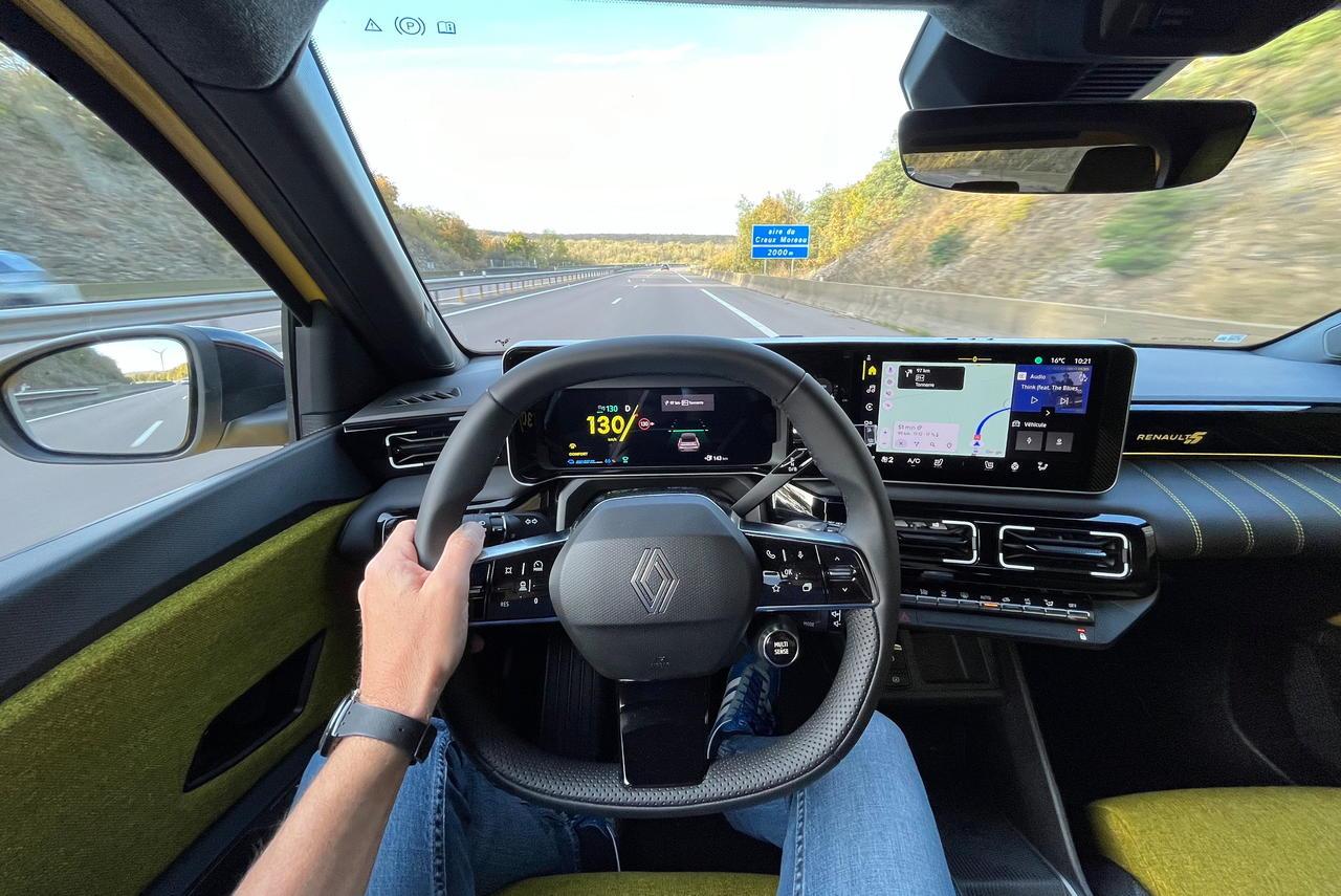 Photo 17 - renault 5 electrique essai autoroute - Essai Renault 5 (2024) : notre avis après 1 ...