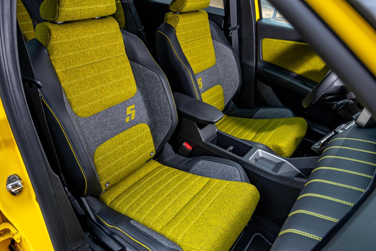 Photo 24 - renault 5 electrique sieges avant iconic - Essai Renault 5 (2024) : notre avis après ...