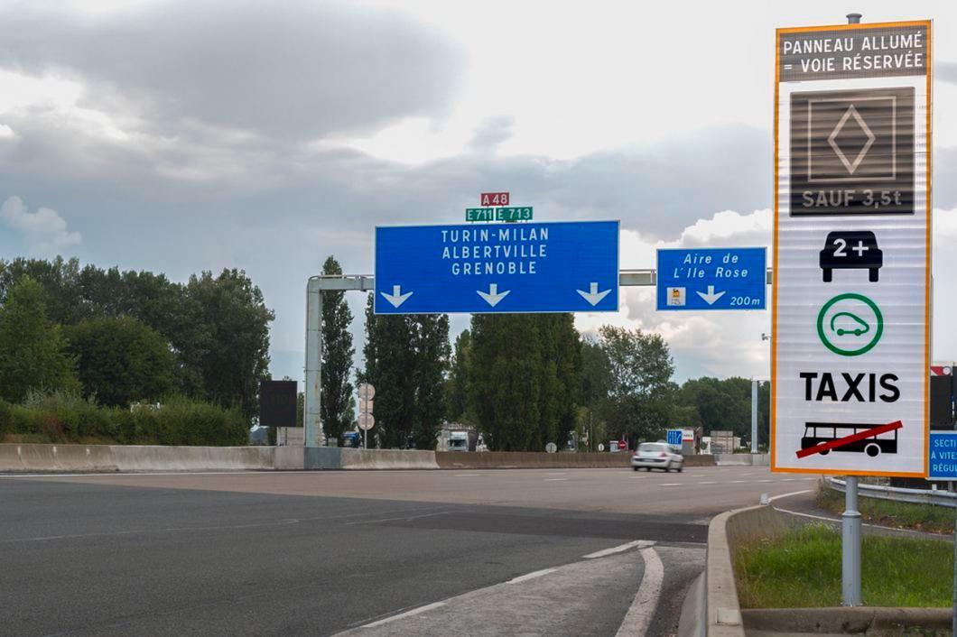 Photo 7 - Les voies de covoiturage et les radars associés sont déjà actifs dans plusieurs ...