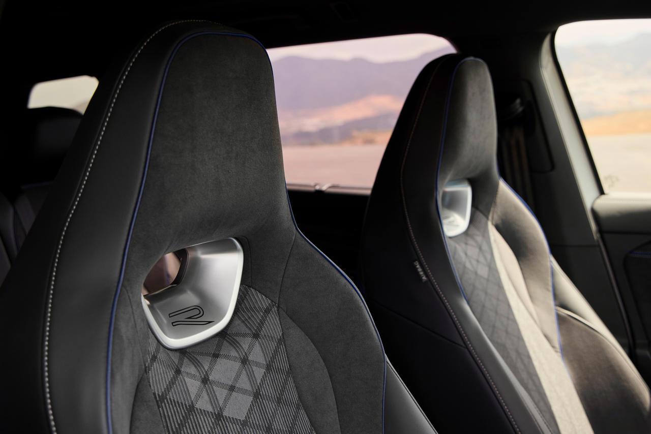 Photo 13 - Sur le Tayron R-line, on profite de sièges sport massant ...