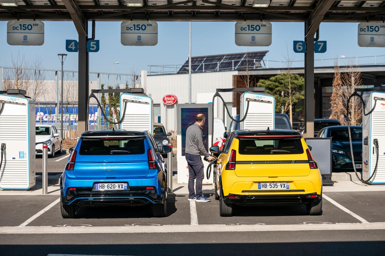 Essai Alpine A290 vs Renault 5 : le match des voitures de l’année