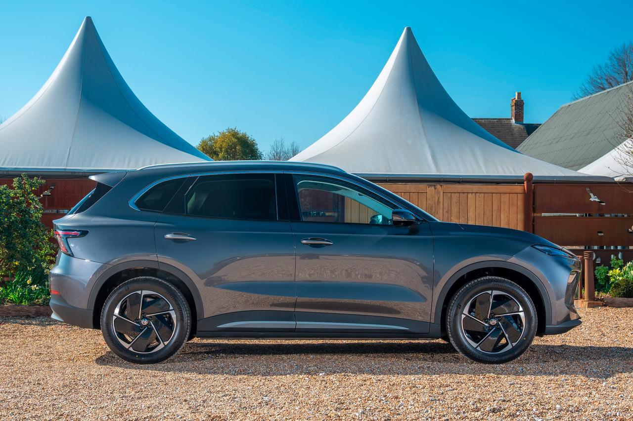 Photo 4 - Long de 4,48 m, le MGS5 EV grandit de 16 cm par rapport au ZS ...