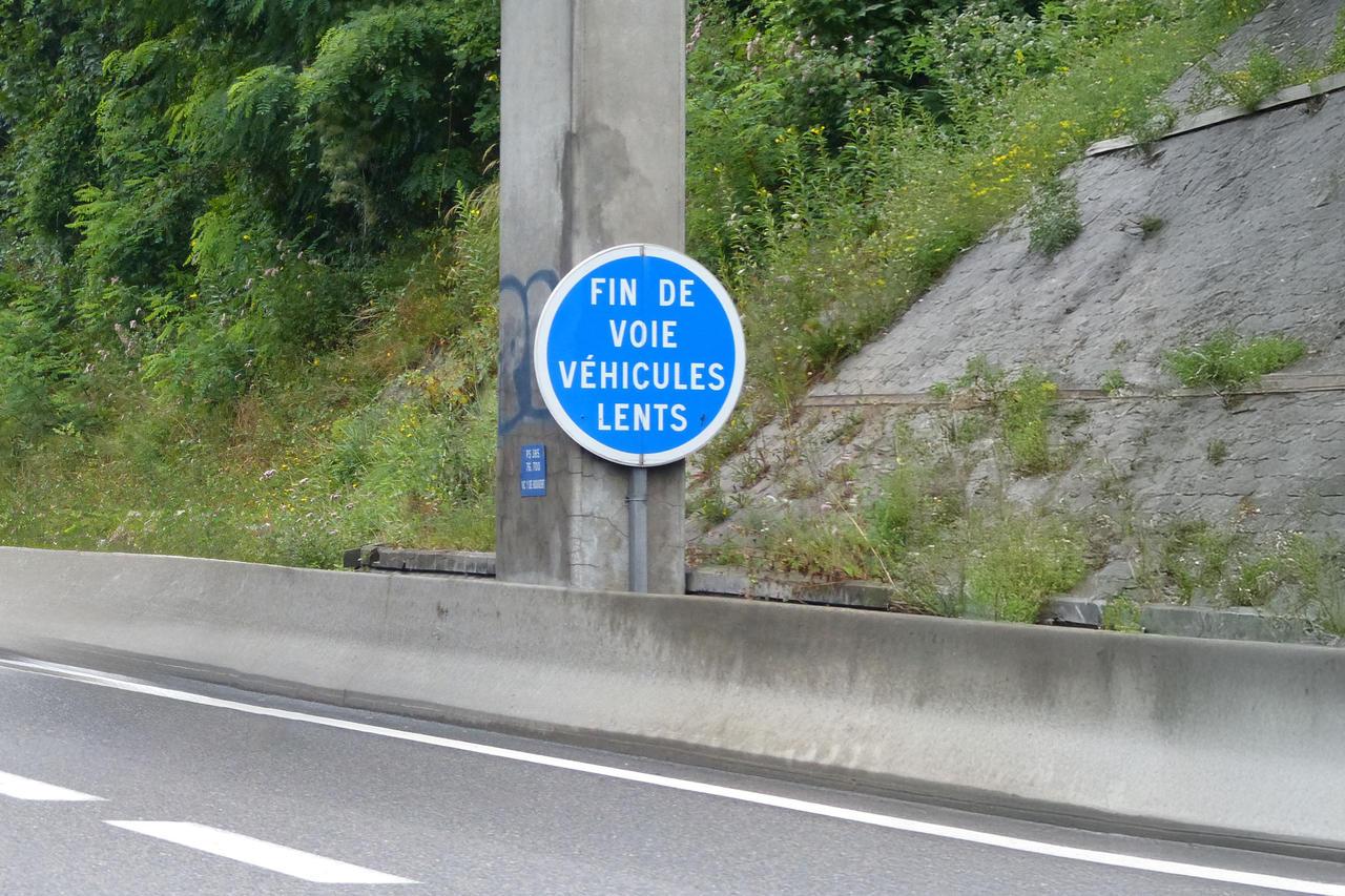 Photo 4 - La fin de la voie réservée est annoncée par un panneau de ...