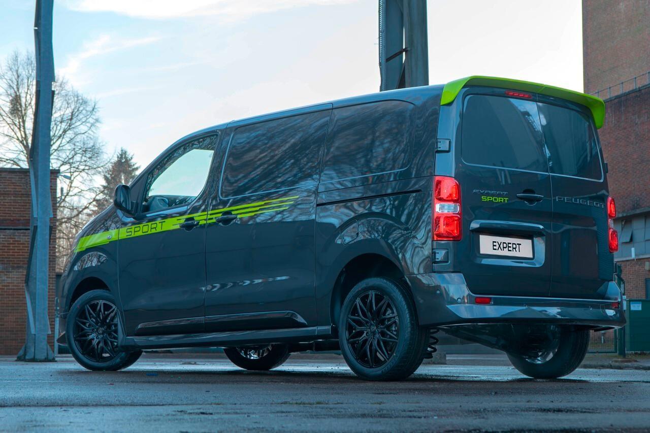 Photo 2 - La finition extérieure reprend les couleurs de Peugeot Sport ...