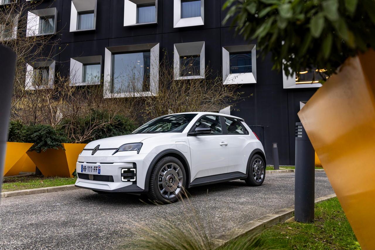 Essai Renault 5 E-Tech Autonomie urbaine. Que vaut la moins chère des ...