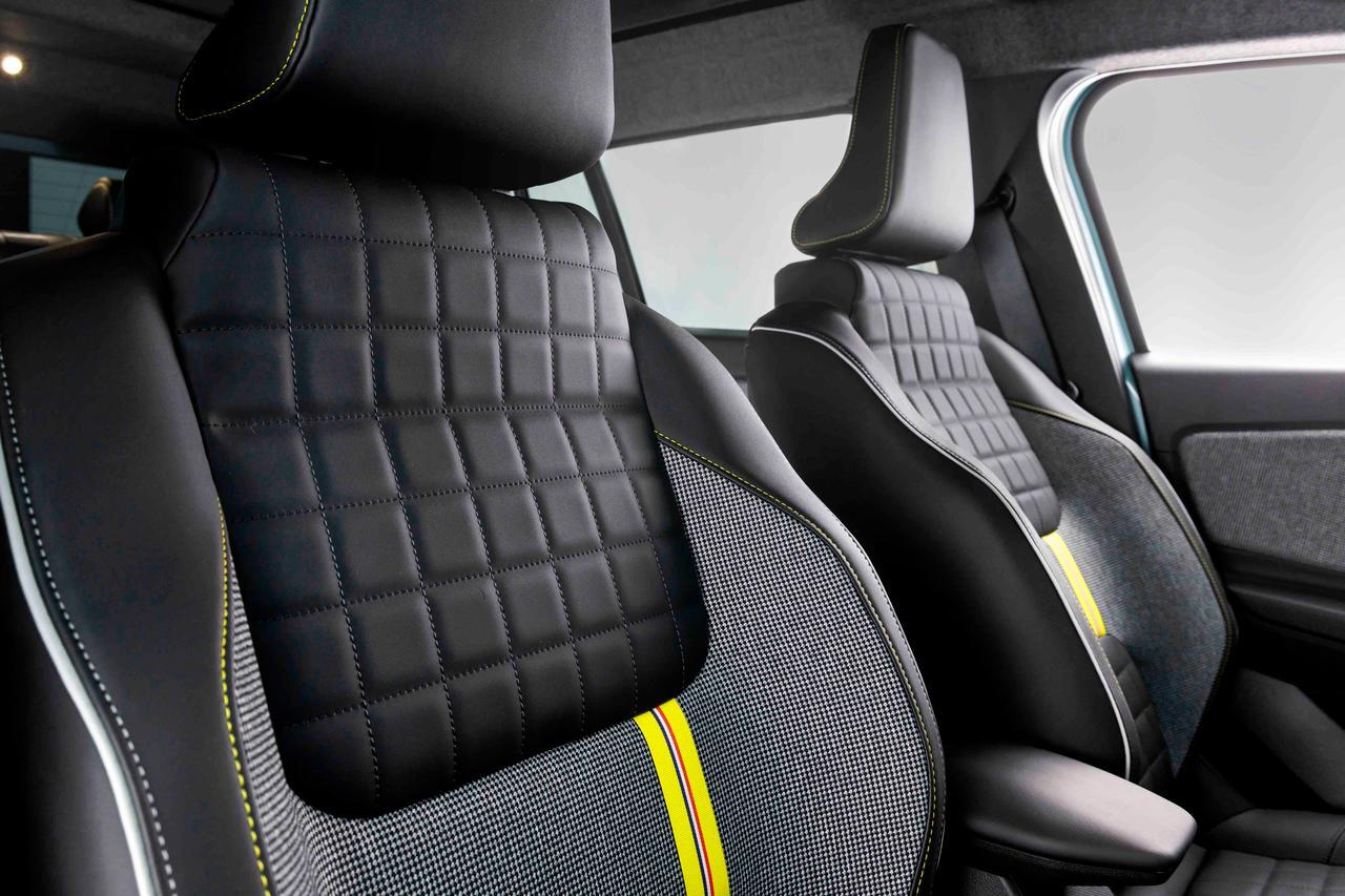 Photo 12 - La sellerie de la finition haute Iconic. - Prix Renault 4 E ...