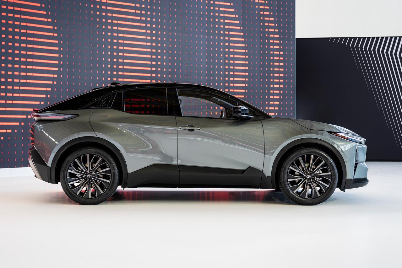 Photo 8 - Le SUV mesure 16 cm de plus que le C-HR actuel. - Toyota C ...