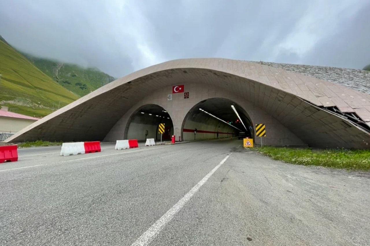 Photo 5 - La construction du tunnel d'Ovit dura six ans à partir de ...